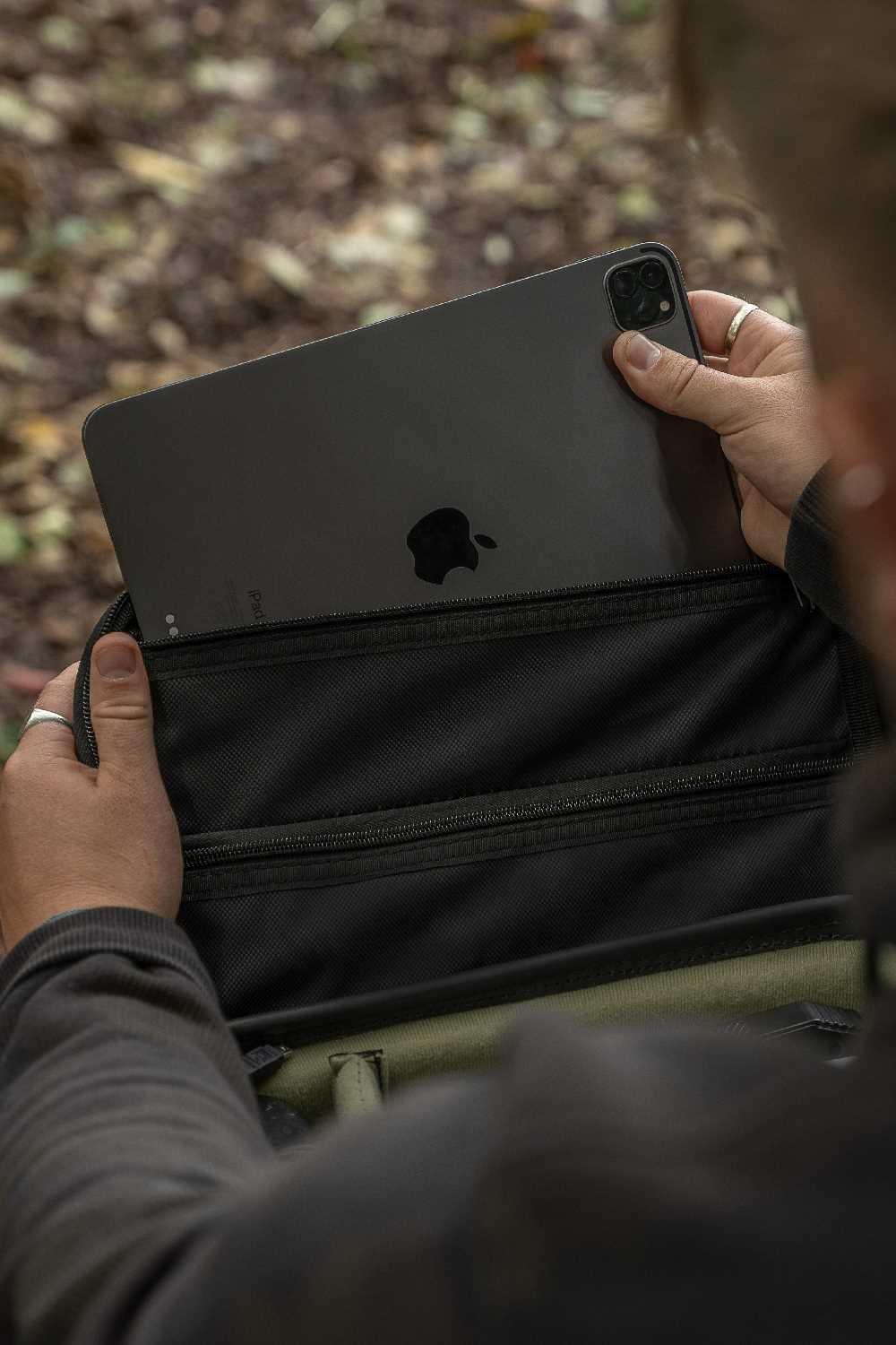 Avid Carp Stormshield Pro Techpack